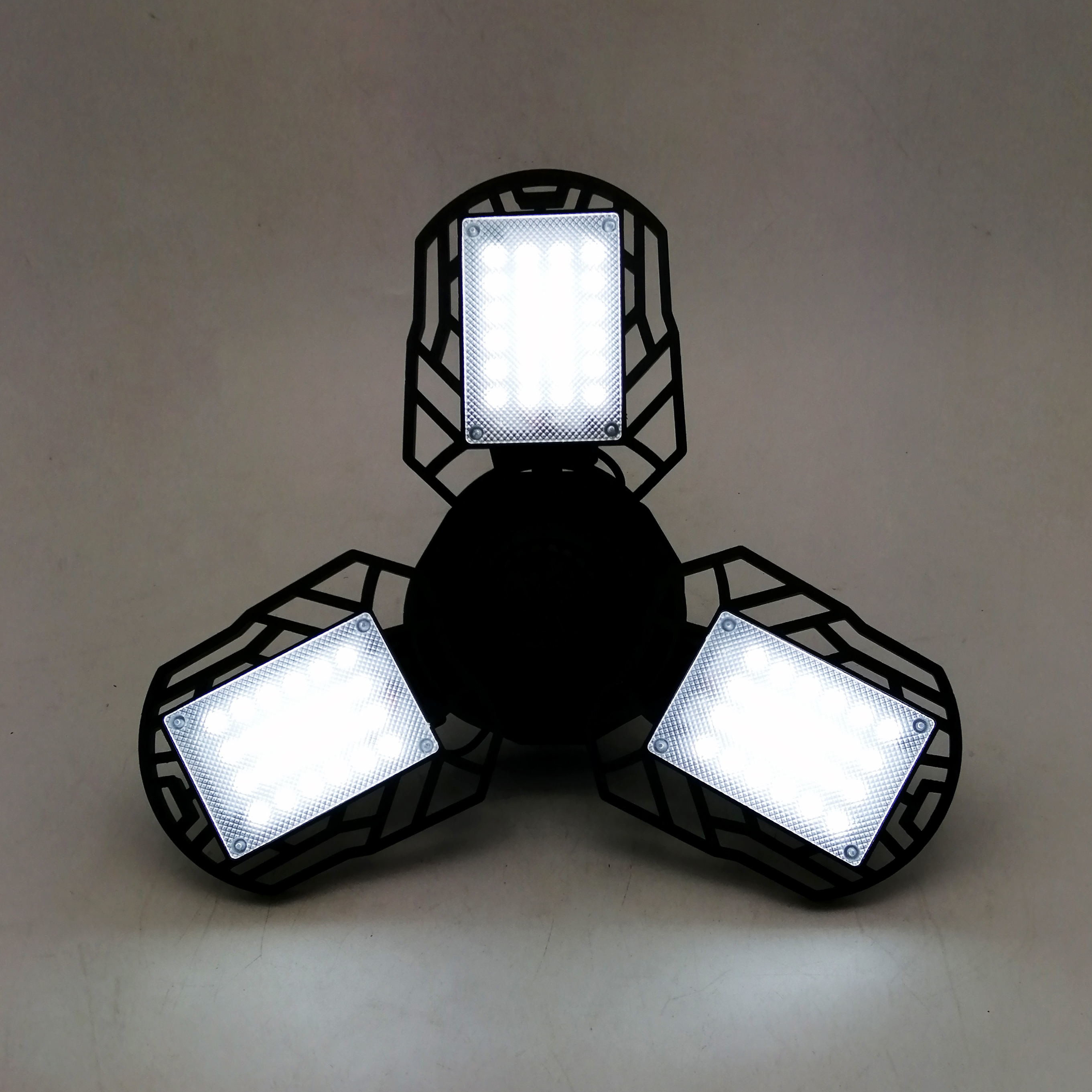 Ultra Bright Adjustable LED Work Light 25.5X13X10.7cm Battery Powered ...