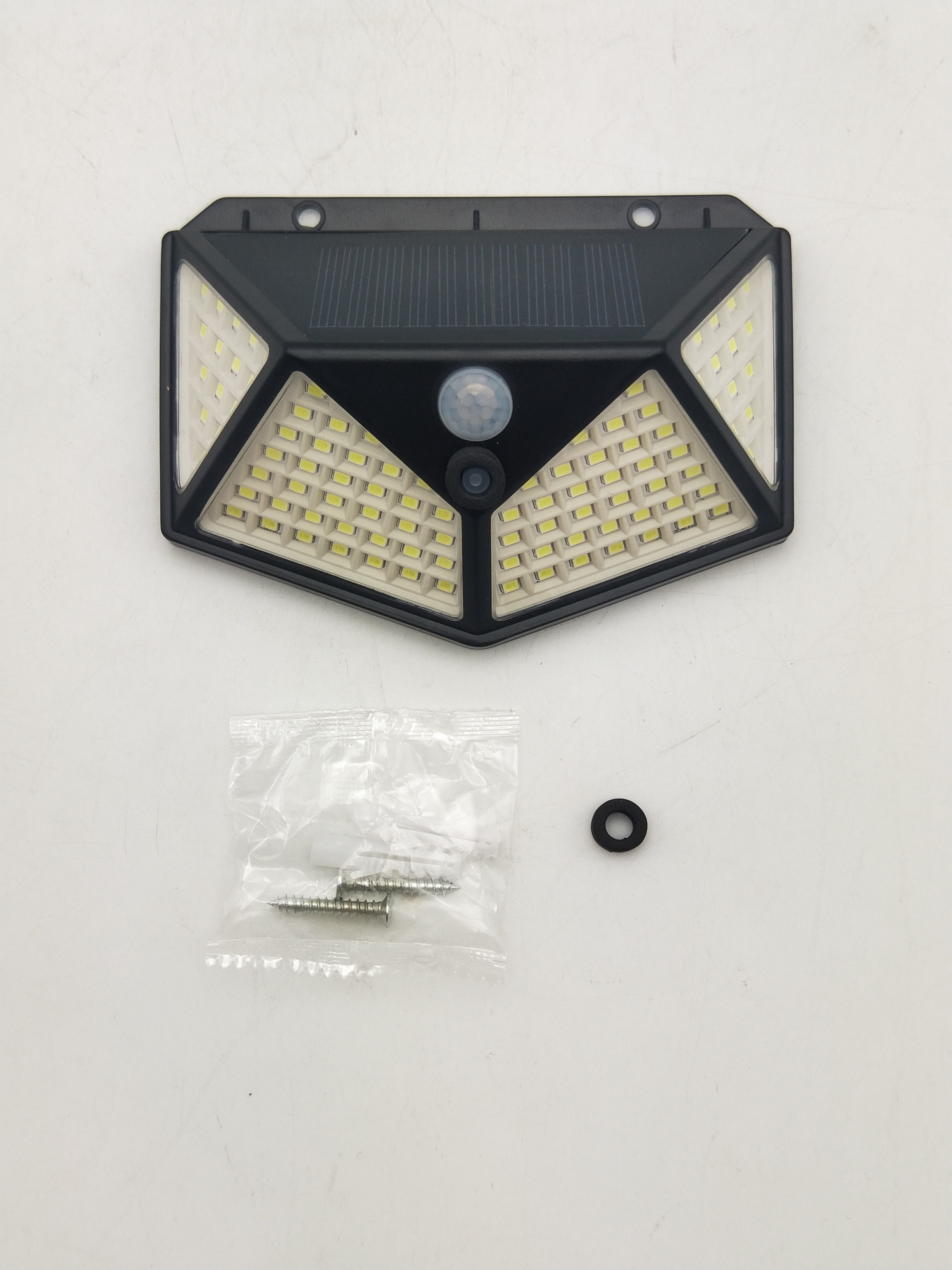 Outdoor Solar Powered LED Light 100LED ABS 1200Mah Lithium 18650 Solar ...